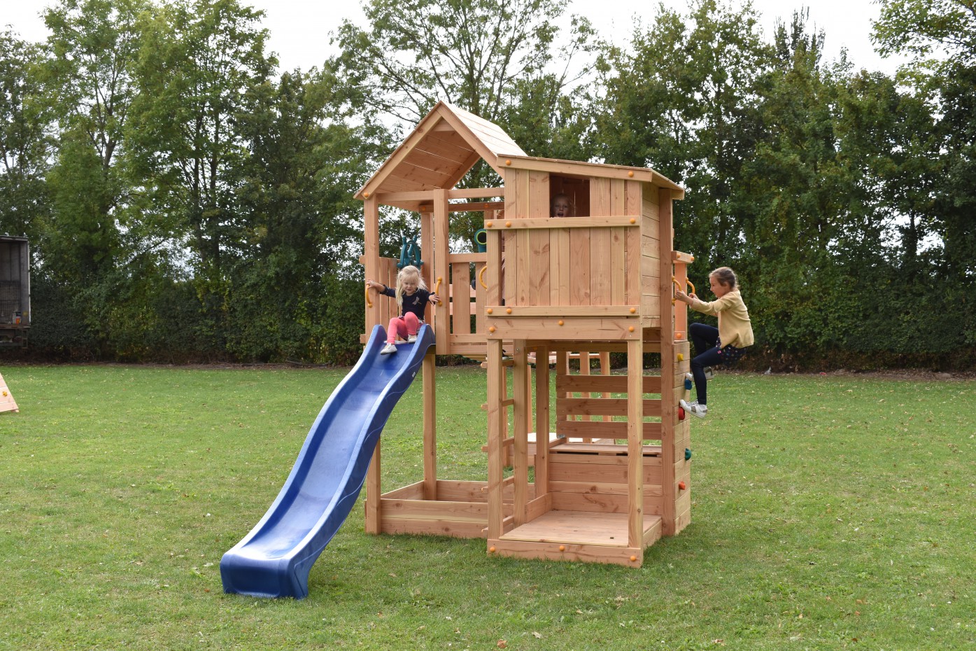 Speeltoestel Yard | 2 speeltorens met touwbrug