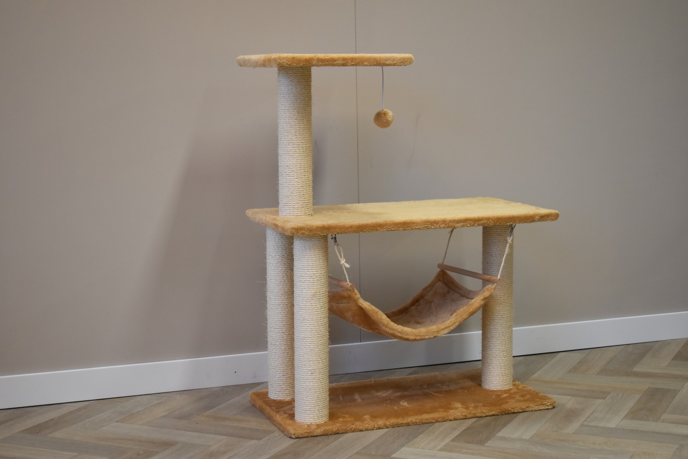 Kattenkrabpaal Krusty, leuk krabmeubel voor uw kat